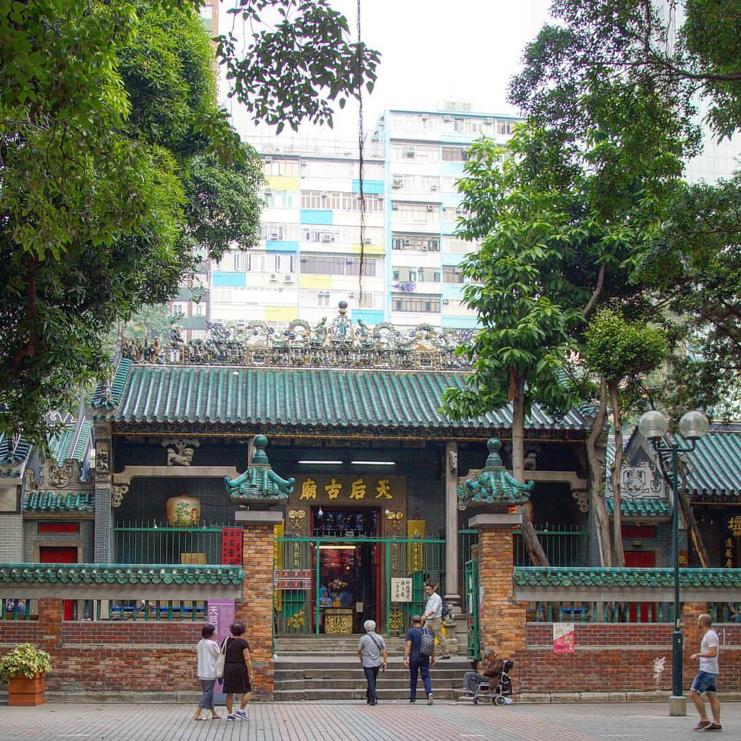 Your Ultimate Guide to Temple Street, Hong Kong 2024