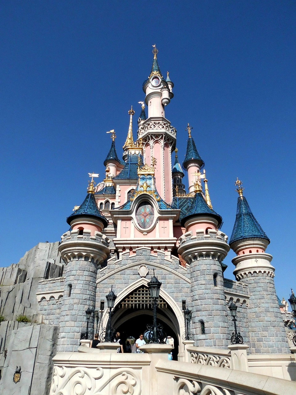 [Seat-In-Coach] 4D3N Hong Kong + Disneyland Package